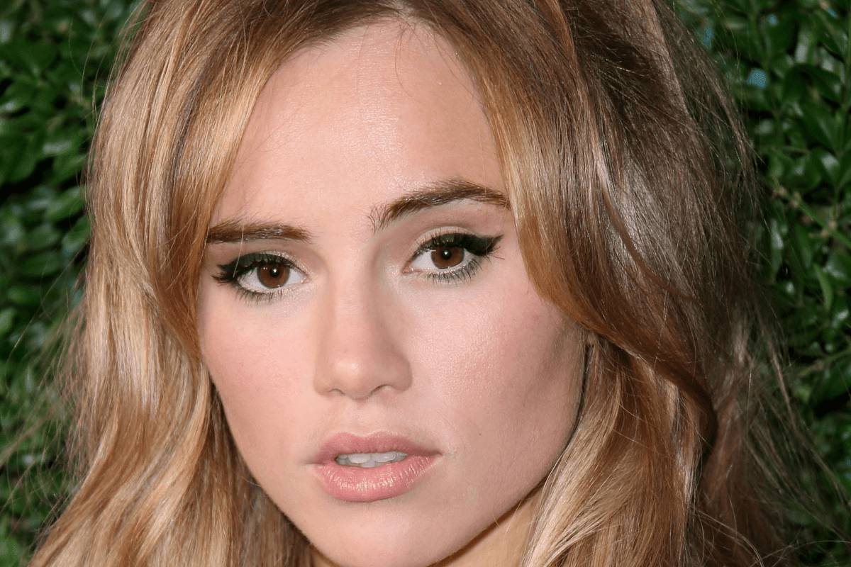Suki Waterhouse -Natural Glow Makeup Tutorial - 2022
